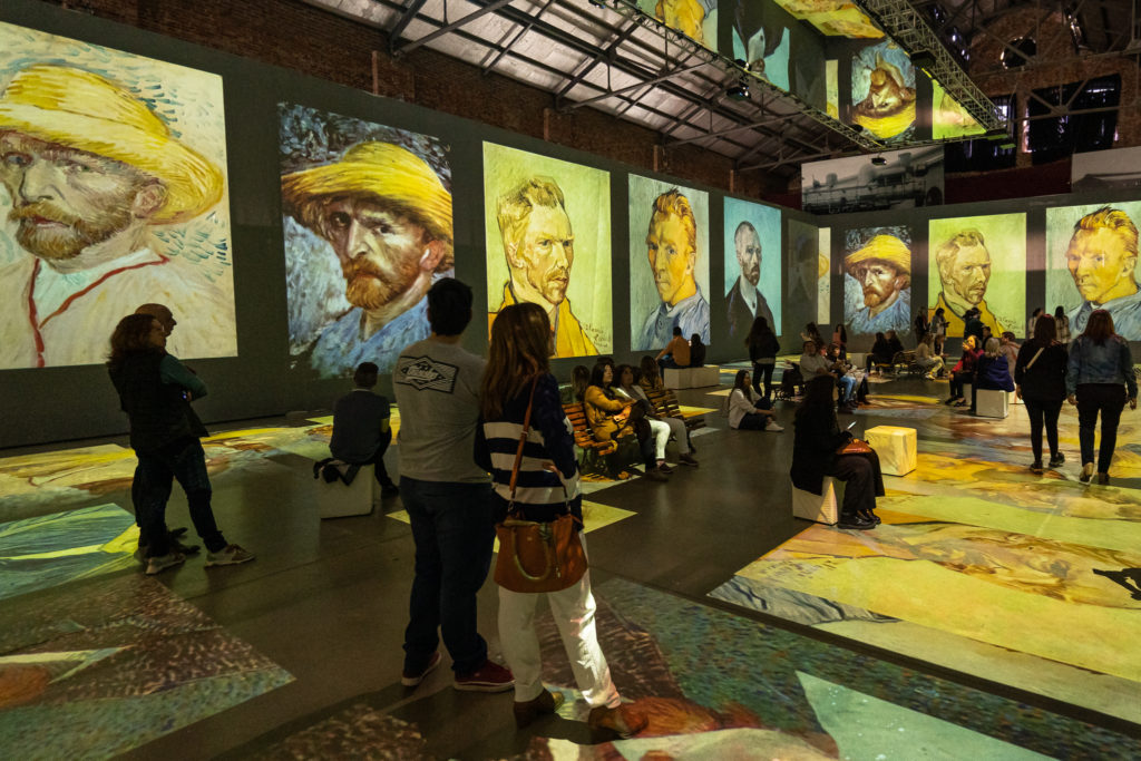 La muestra “Van Gogh, experiencia de arte inmersiva” fue presentada en ...